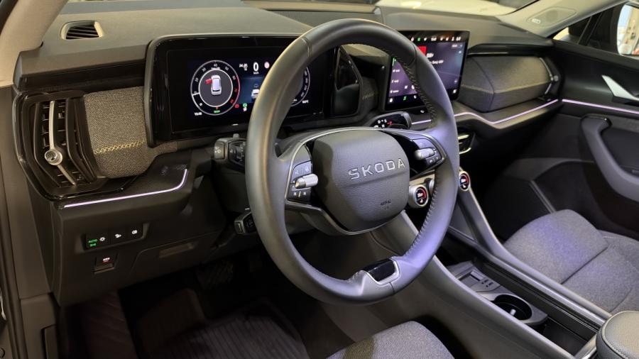 Melns Skoda Kodiaq 2025 Rīga, ar dzinēja tilpumu 1.50 L un nobraukumu 10 tūkst. km par 32900 €, foto 20 vietnē AUTOMOTO.COM.LV