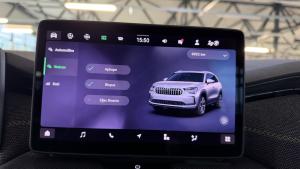 Melns Skoda Kodiaq 2025 Rīga, ar dzinēja tilpumu 1.50 L un nobraukumu 10 tūkst. km par 32900 €, foto 24 vietnē AUTOMOTO.COM.LV