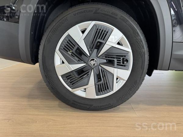 Melns Skoda Kodiaq 2026 Valmiera, ar dzinēja tilpumu 1.50 L un nobraukumu 0 tūkst. km par 42400 €, foto 6 vietnē AUTOMOTO.COM.LV