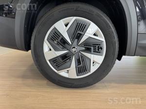 Melns Skoda Kodiaq 2026 Valmiera, ar dzinēja tilpumu 1.50 L un nobraukumu 0 tūkst. km par 42400 €, foto 7 vietnē AUTOMOTO.COM.LV