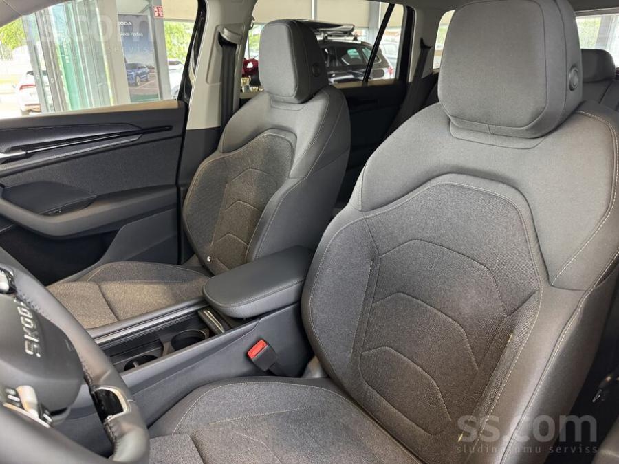 Melns Skoda Kodiaq 2026 Valmiera, ar dzinēja tilpumu 1.50 L un nobraukumu 0 tūkst. km par 42400 €, foto 9 vietnē AUTOMOTO.COM.LV