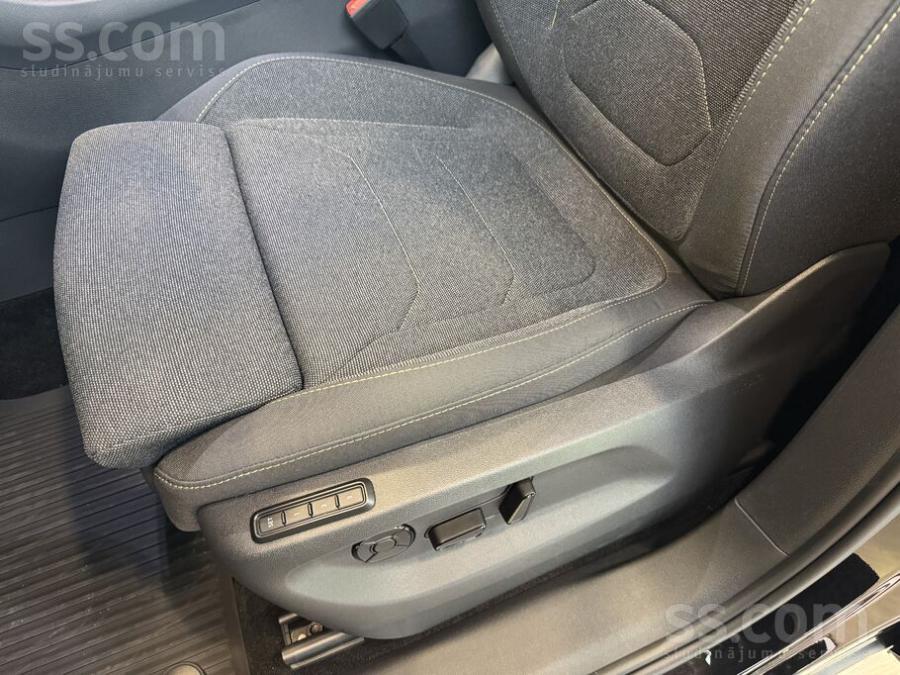 Melns Skoda Kodiaq 2026 Valmiera, ar dzinēja tilpumu 1.50 L un nobraukumu 0 tūkst. km par 42400 €, foto 12 vietnē AUTOMOTO.COM.LV