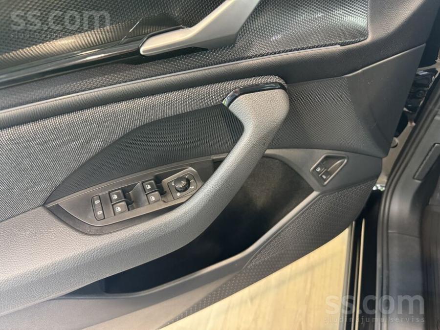Melns Skoda Kodiaq 2026 Valmiera, ar dzinēja tilpumu 1.50 L un nobraukumu 0 tūkst. km par 42400 €, foto 19 vietnē AUTOMOTO.COM.LV