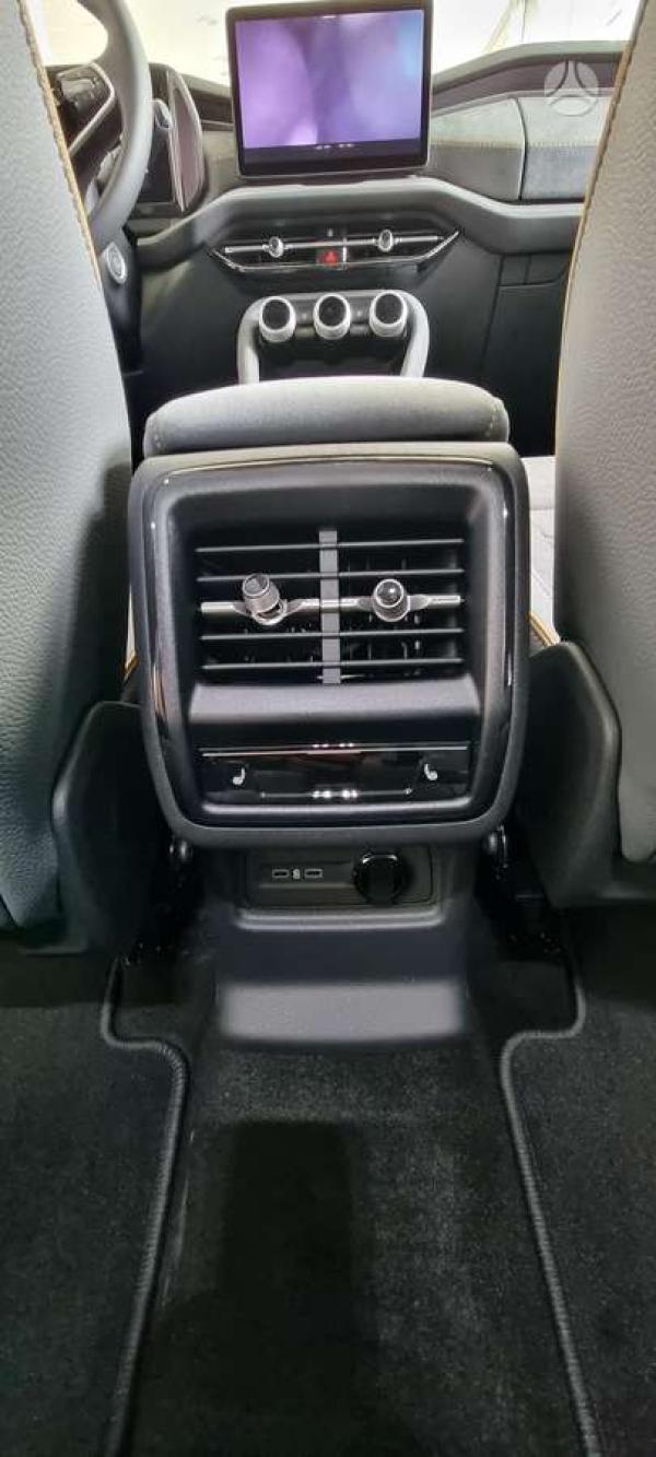 Black Skoda Kodiaq 2026 in Klaipeda, with an engine capacity of 1.50 L and mileage of 0 thousand km for 42500 €, photo 7 on AUTOMOTO.COM.LV