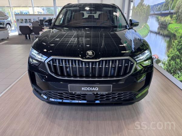 Melns Skoda Kodiaq 2026 Valmiera, ar dzinēja tilpumu 1.50 L un nobraukumu 0 tūkst. km par 45500 €, foto 3 vietnē AUTOMOTO.COM.LV