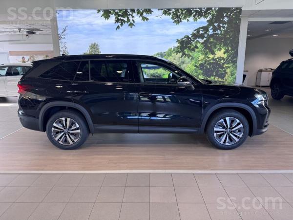 Melns Skoda Kodiaq 2026 Valmiera, ar dzinēja tilpumu 1.50 L un nobraukumu 0 tūkst. km par 45500 €, foto 5 vietnē AUTOMOTO.COM.LV