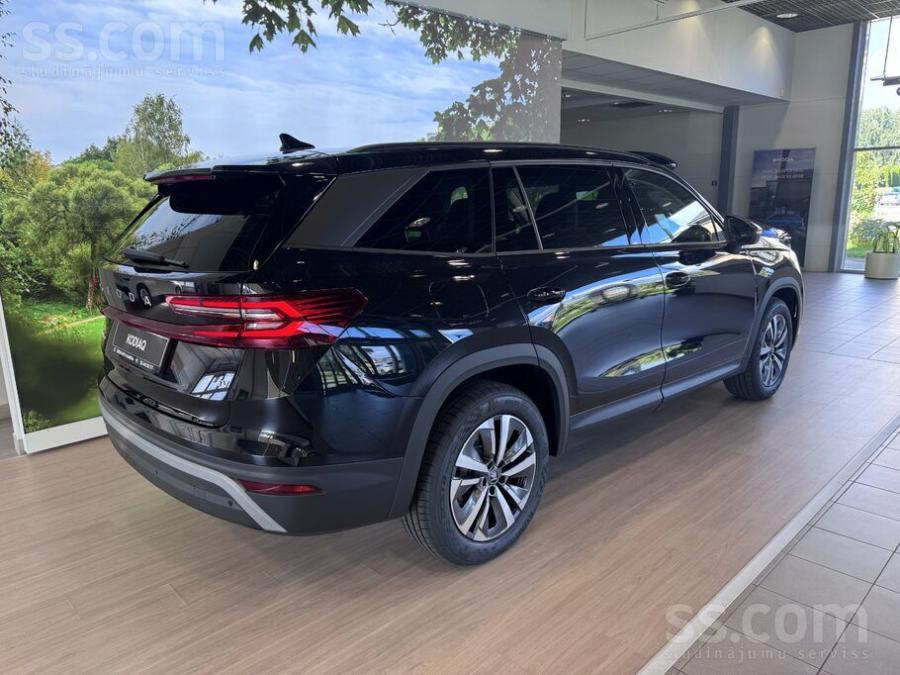 Melns Skoda Kodiaq 2026 Valmiera, ar dzinēja tilpumu 1.50 L un nobraukumu 0 tūkst. km par 45500 €, foto 6 vietnē AUTOMOTO.COM.LV