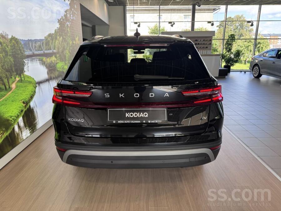 Melns Skoda Kodiaq 2026 Valmiera, ar dzinēja tilpumu 1.50 L un nobraukumu 0 tūkst. km par 45500 €, foto 7 vietnē AUTOMOTO.COM.LV