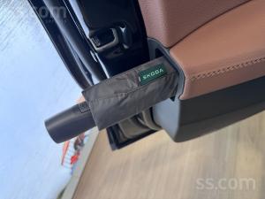 Melns Skoda Kodiaq 2026 Valmiera, ar dzinēja tilpumu 1.50 L un nobraukumu 0 tūkst. km par 45500 €, foto 17 vietnē AUTOMOTO.COM.LV