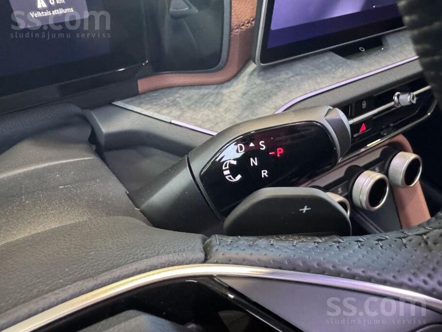 Melns Skoda Kodiaq 2026 Valmiera, ar dzinēja tilpumu 1.50 L un nobraukumu 0 tūkst. km par 45500 €, foto 23 vietnē AUTOMOTO.COM.LV