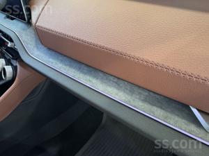 Melns Skoda Kodiaq 2026 Valmiera, ar dzinēja tilpumu 1.50 L un nobraukumu 0 tūkst. km par 45500 €, foto 25 vietnē AUTOMOTO.COM.LV