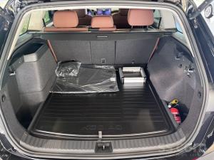 Melns Skoda Kodiaq 2026 Valmiera, ar dzinēja tilpumu 1.50 L un nobraukumu 0 tūkst. km par 45500 €, foto 26 vietnē AUTOMOTO.COM.LV