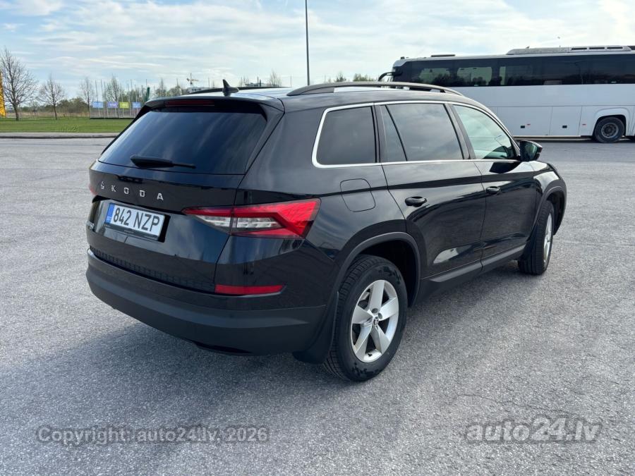 Melns Skoda Kodiaq 2020 Tallina, ar dzinēja tilpumu 1.50 L un nobraukumu 85 tūkst. km par 27800 €, foto 4 vietnē AUTOMOTO.COM.LV