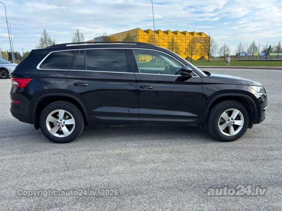 Melns Skoda Kodiaq 2020 Tallina, ar dzinēja tilpumu 1.50 L un nobraukumu 85 tūkst. km par 27800 €, foto 6 vietnē AUTOMOTO.COM.LV