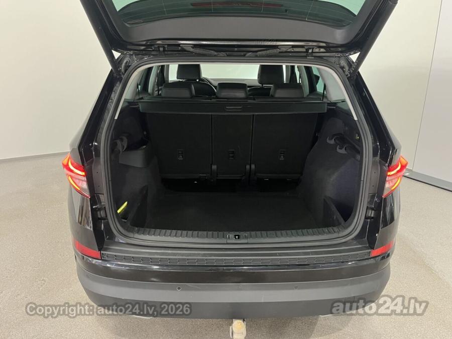 Melns Skoda Kodiaq 2021 Tallina, ar dzinēja tilpumu 2.00 L un nobraukumu 172 tūkst. km par 23900 €, foto 26 vietnē AUTOMOTO.COM.LV