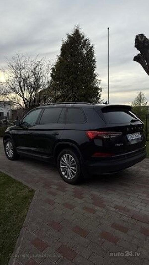 Черный Шкода Kodiaq 2021 в Таллин, объемом двигателя 1.50 л и пробегом 61 тыс. км за 26500 €, фото 4 на AUTOMOTO.COM.LV