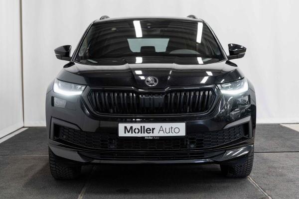 Черный Шкода Kodiaq 2023 в Таллин, объемом двигателя 2.00 л и пробегом 156 тыс. км за 33300 €, фото 2 на AUTOMOTO.COM.LV