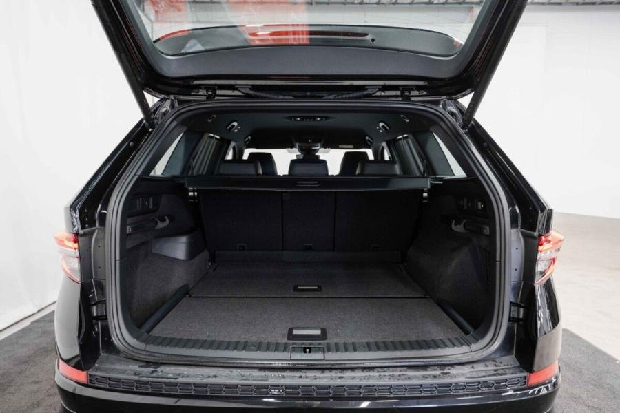 Черный Шкода Kodiaq 2023 в Таллин, объемом двигателя 2.00 л и пробегом 156 тыс. км за 33300 €, фото 16 на AUTOMOTO.COM.LV