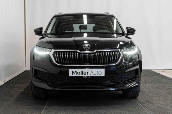 Black Skoda Kodiaq 2023 in Tallinn, with an engine capacity of 2.00 L and mileage of 102 thousand km for 33900 €, photo 2 on AUTOMOTO.COM.LV