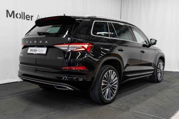 Black Skoda Kodiaq 2023 in Tallinn, with an engine capacity of 2.00 L and mileage of 102 thousand km for 33900 €, photo 5 on AUTOMOTO.COM.LV