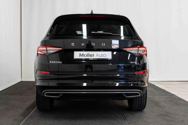 Black Skoda Kodiaq 2023 in Tallinn, with an engine capacity of 2.00 L and mileage of 102 thousand km for 33900 €, photo 6 on AUTOMOTO.COM.LV