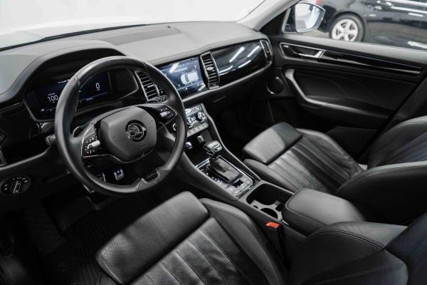 Black Skoda Kodiaq 2023 in Tallinn, with an engine capacity of 2.00 L and mileage of 102 thousand km for 33900 €, photo 8 on AUTOMOTO.COM.LV