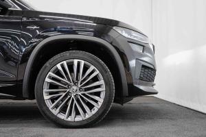 Melns Skoda Kodiaq 2023 Tallina, ar dzinēja tilpumu 2.00 L un nobraukumu 102 tūkst. km par 33900 €, foto 18 vietnē AUTOMOTO.COM.LV