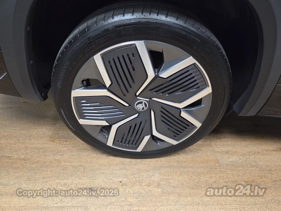 Melns Skoda Kodiaq 2024 Tallina, ar dzinēja tilpumu 2.00 L un nobraukumu 46 tūkst. km par 43900 €, foto 18 vietnē AUTOMOTO.COM.LV