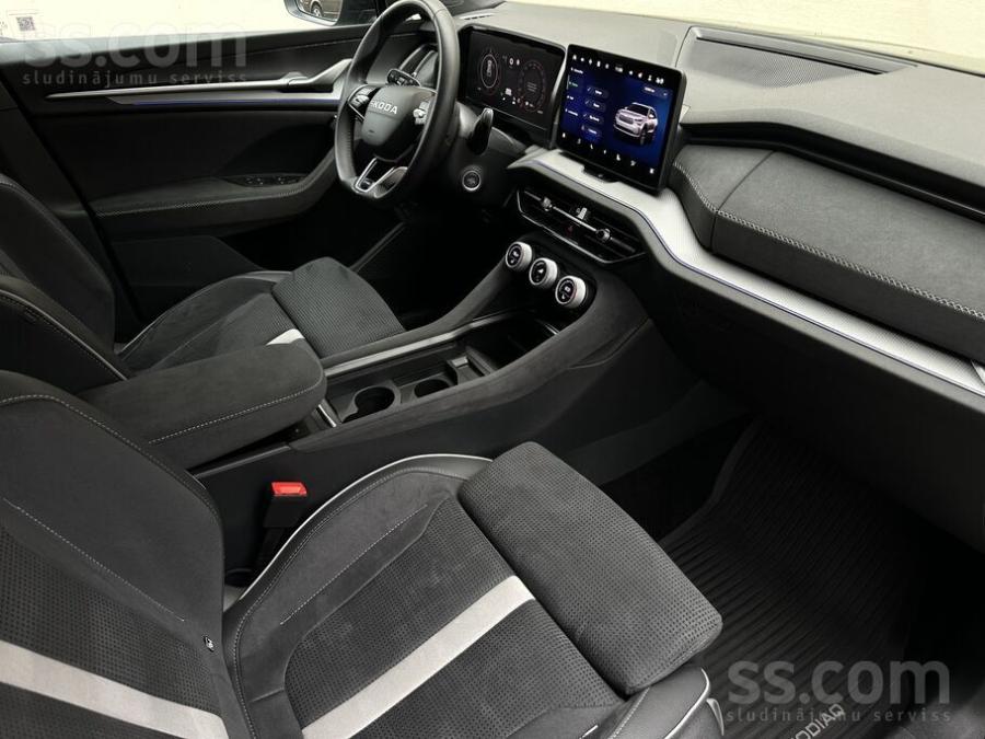 Melns Skoda Kodiaq 2025 Rīga, ar dzinēja tilpumu 1.50 L un nobraukumu 33 tūkst. km par 38950 €, foto 19 vietnē AUTOMOTO.COM.LV