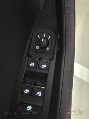 Zils Skoda Kodiaq 2018 Tallina, ar dzinēja tilpumu 1.50 L un nobraukumu 72 tūkst. km par 24100 €, foto 15 vietnē AUTOMOTO.COM.LV