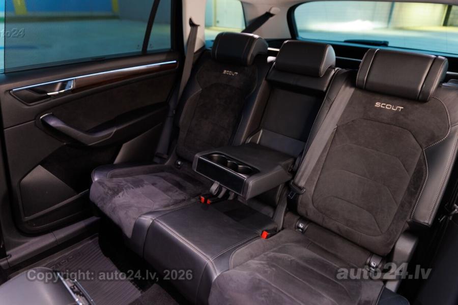 Zils Skoda Kodiaq 2018 Tallina, ar dzinēja tilpumu 2.00 L un nobraukumu 181 tūkst. km par 22250 €, foto 16 vietnē AUTOMOTO.COM.LV