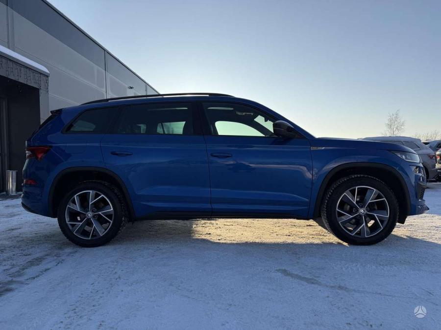 Blue Skoda Kodiaq 2022 in Siauliai, with an engine capacity of 1.50 L and mileage of 196 thousand km for 25398 €, photo 3 on AUTOMOTO.COM.LV