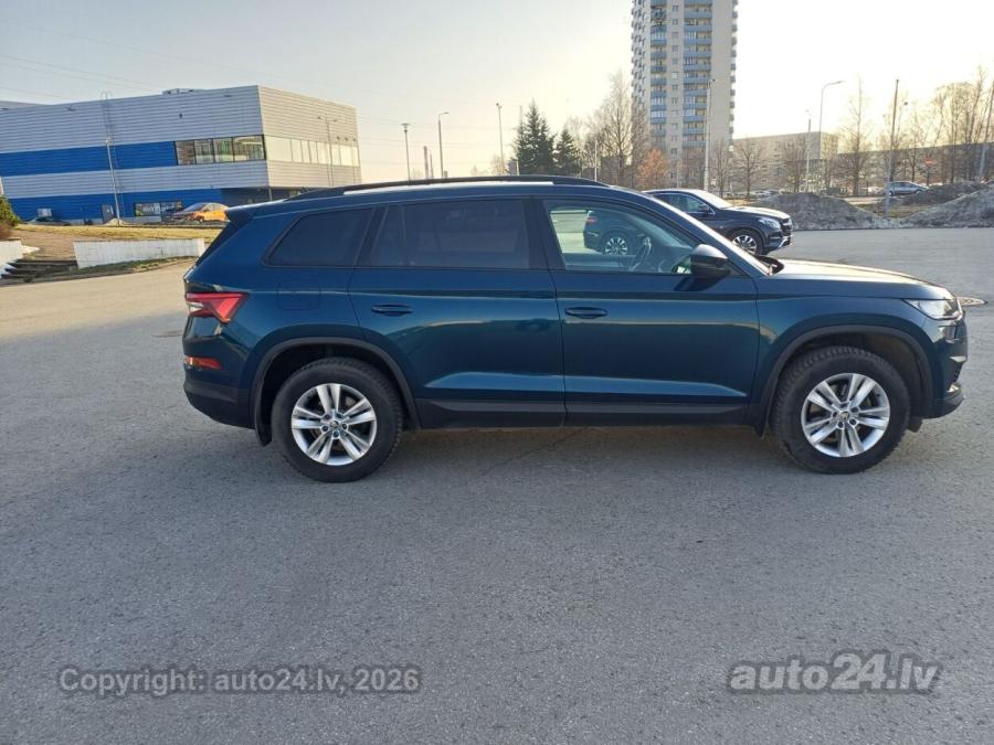 Zils Skoda Kodiaq 2023 Tallina, ar dzinēja tilpumu 1.50 L un nobraukumu 82 tūkst. km par 28900 €, foto 5 vietnē AUTOMOTO.COM.LV