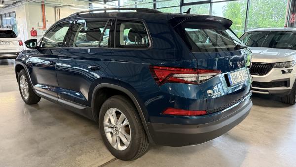 Blue Skoda Kodiaq 2023 in Riga, with an engine capacity of 2.00 L and mileage of 62 thousand km for 2790000 €, photo 2 on AUTOMOTO.COM.LV
