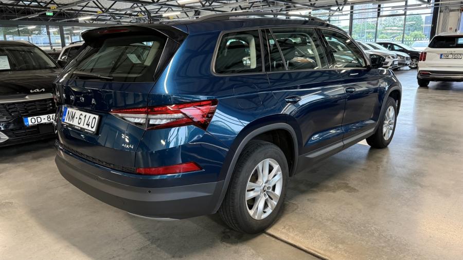 Blue Skoda Kodiaq 2023 in Riga, with an engine capacity of 2.00 L and mileage of 62 thousand km for 2790000 €, photo 4 on AUTOMOTO.COM.LV
