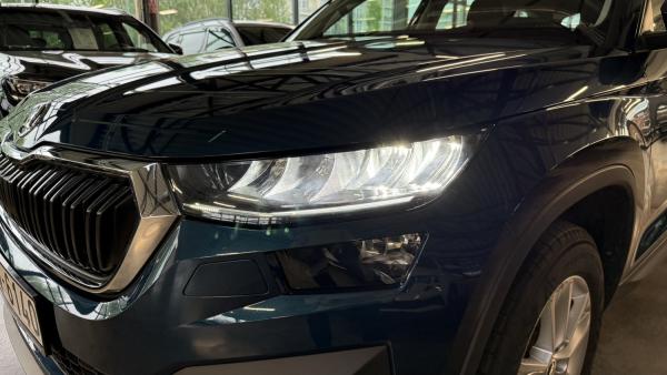 Blue Skoda Kodiaq 2023 in Riga, with an engine capacity of 2.00 L and mileage of 62 thousand km for 2790000 €, photo 7 on AUTOMOTO.COM.LV