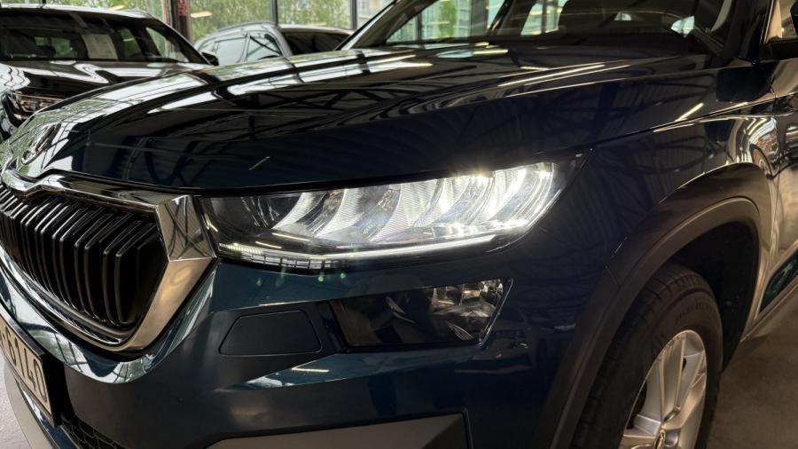 Blue Skoda Kodiaq 2023 in Riga, with an engine capacity of 2.00 L and mileage of 62 thousand km for 2790000 €, photo 8 on AUTOMOTO.COM.LV