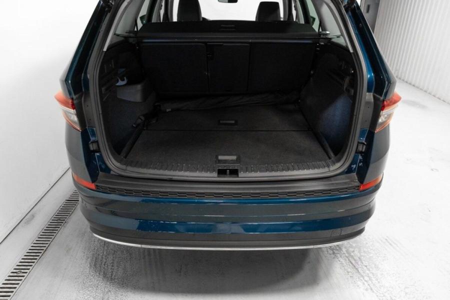 Blue Skoda Kodiaq 2023 in Vilnius, with an engine capacity of 2.00 L and mileage of 148 thousand km for 31950 €, photo 24 on AUTOMOTO.COM.LV