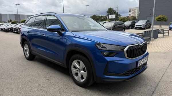Skoda Kodiaq 2025 in Riga on AUTOMOTO.COM.LV Blue Skoda Kodiaq 2025 in Riga, with an engine capacity of 2.00 L and mileage of 34 thousand km for 39900 €, photo 7 on AUTOMOTO.COM.LV