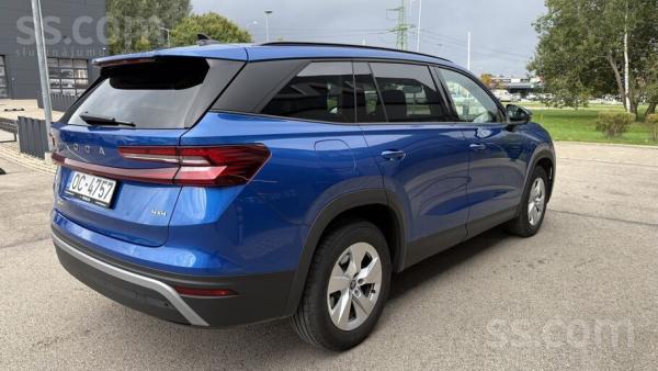Skoda Kodiaq 2025 in Riga on AUTOMOTO.COM.LV Blue Skoda Kodiaq 2025 in Riga, with an engine capacity of 2.00 L and mileage of 34 thousand km for 39900 €, photo 6 on AUTOMOTO.COM.LV