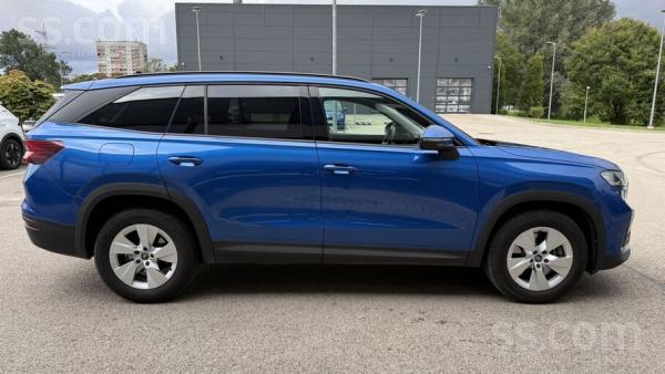 Skoda Kodiaq 2025 in Riga on AUTOMOTO.COM.LV Blue Skoda Kodiaq 2025 in Riga, with an engine capacity of 2.00 L and mileage of 34 thousand km for 39900 €, photo 7 on AUTOMOTO.COM.LV