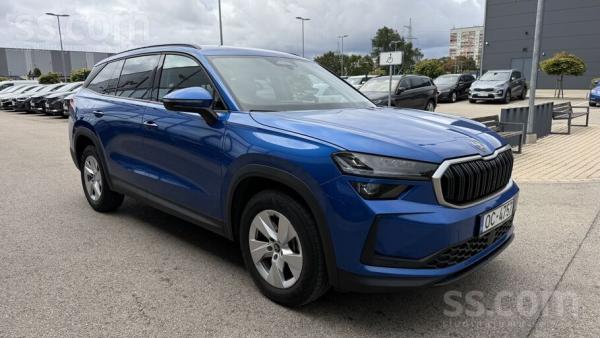 Skoda Kodiaq 2025 in Riga on AUTOMOTO.COM.LV Blue Skoda Kodiaq 2025 in Riga, with an engine capacity of 2.00 L and mileage of 34 thousand km for 39900 €, photo 8 on AUTOMOTO.COM.LV