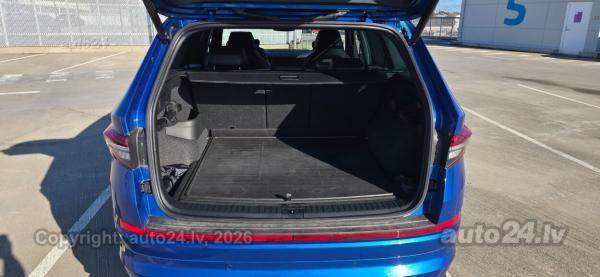 Синий Шкода Kodiaq 2024 в Таллин, объемом двигателя 2.00 л и пробегом 16 тыс. км за 38350 €, фото 4 на AUTOMOTO.COM.LV