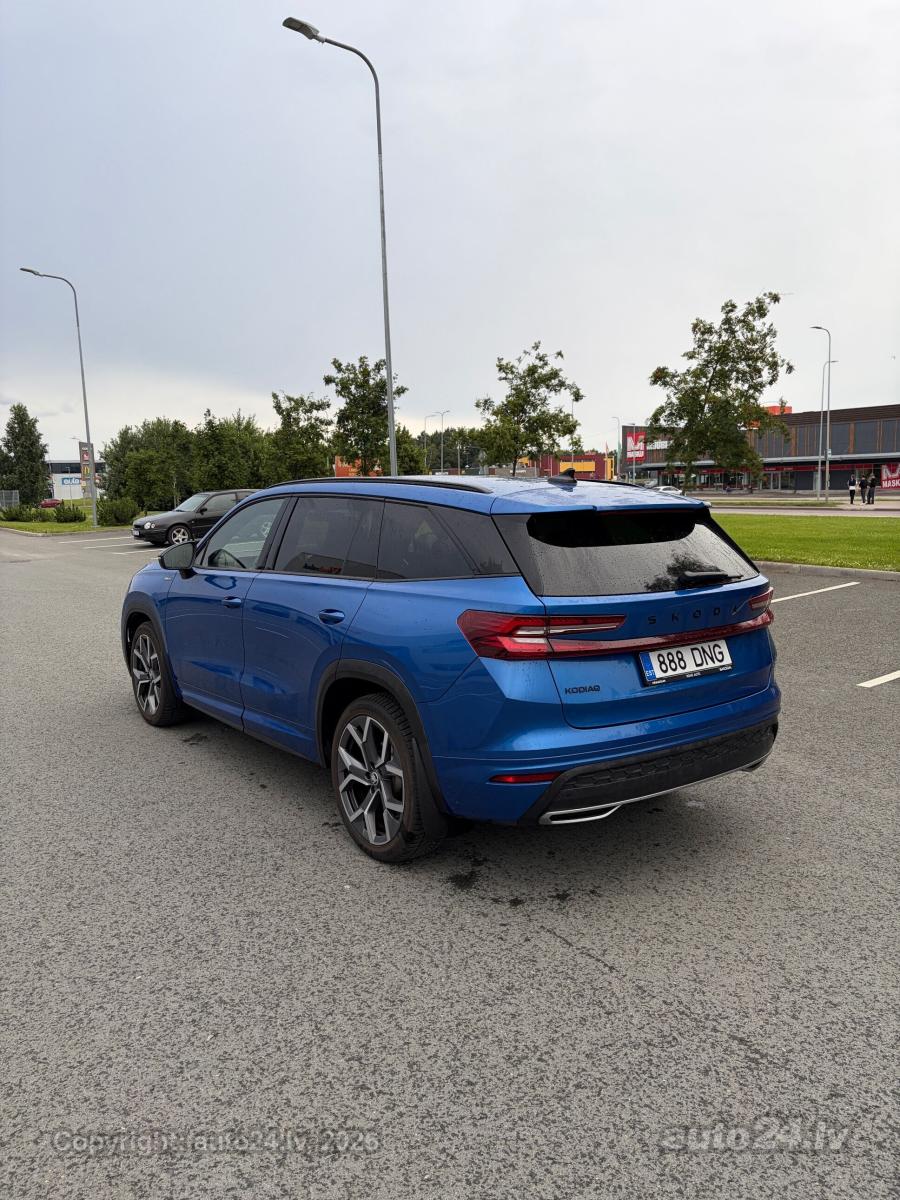Zils Skoda Kodiaq 2024 Tallina, ar dzinēja tilpumu 1.50 L un nobraukumu 18 tūkst. km par 36900 €, foto 3 vietnē AUTOMOTO.COM.LV