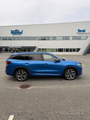Zils Skoda Kodiaq 2024 Tallina, ar dzinēja tilpumu 1.50 L un nobraukumu 18 tūkst. km par 36900 €, foto 4 vietnē AUTOMOTO.COM.LV