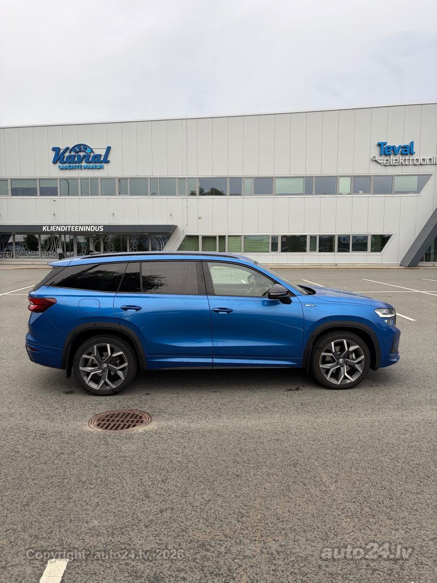 Zils Skoda Kodiaq 2024 Tallina, ar dzinēja tilpumu 1.50 L un nobraukumu 18 tūkst. km par 36900 €, foto 4 vietnē AUTOMOTO.COM.LV