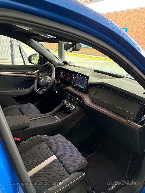 Zils Skoda Kodiaq 2024 Tallina, ar dzinēja tilpumu 1.50 L un nobraukumu 18 tūkst. km par 36900 €, foto 7 vietnē AUTOMOTO.COM.LV