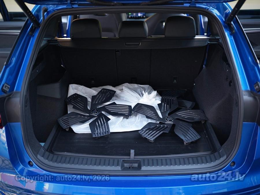 Zils Skoda Kodiaq 2024 Tallina, ar dzinēja tilpumu 1.50 L un nobraukumu 19 tūkst. km par 38900 €, foto 7 vietnē AUTOMOTO.COM.LV