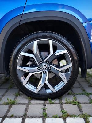 Zils Skoda Kodiaq 2024 Tallina, ar dzinēja tilpumu 1.50 L un nobraukumu 19 tūkst. km par 38900 €, foto 10 vietnē AUTOMOTO.COM.LV