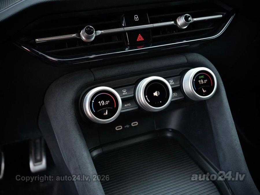 Zils Skoda Kodiaq 2024 Tallina, ar dzinēja tilpumu 1.50 L un nobraukumu 19 tūkst. km par 38900 €, foto 24 vietnē AUTOMOTO.COM.LV